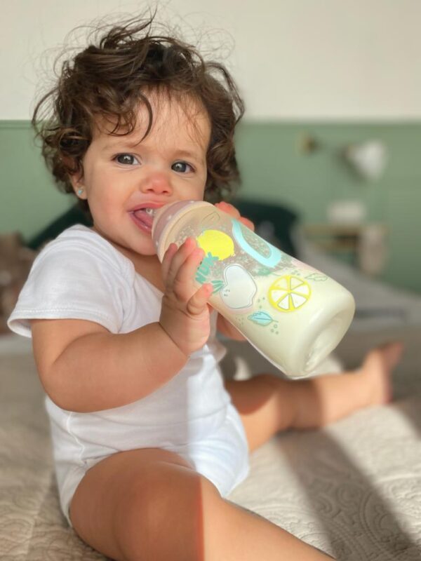 ¿Qué es la caries del biberón? | Doctores Navarro